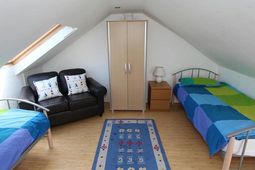 South Seas, Tenby - Five Bedroom Cottage, Sleeps 10 - Tenby