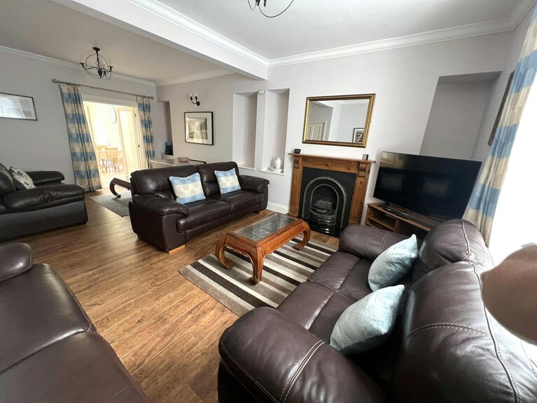 South Seas, Tenby - Five Bedroom Cottage, Sleeps 10 - 텐비