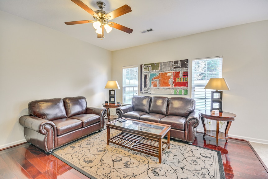 Cozy Greensboro Townhome W/ Community Pool & Grill - Lake Higgins