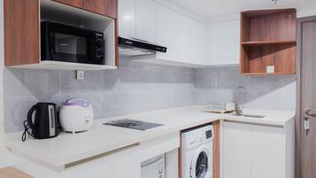 Apartamento | Cozinha privada | Minifrigorífico, uma placa de cozinha, uma panela elétrica de arroz