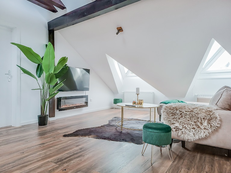 Old Town Flair: Pedestrian Zone -Parking -Workplace - Brunswick