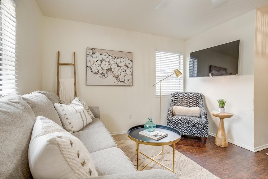 Green Door Cutie Close To Everything In The Fort! - Fairmount-Southside Historic District - Fort Worth