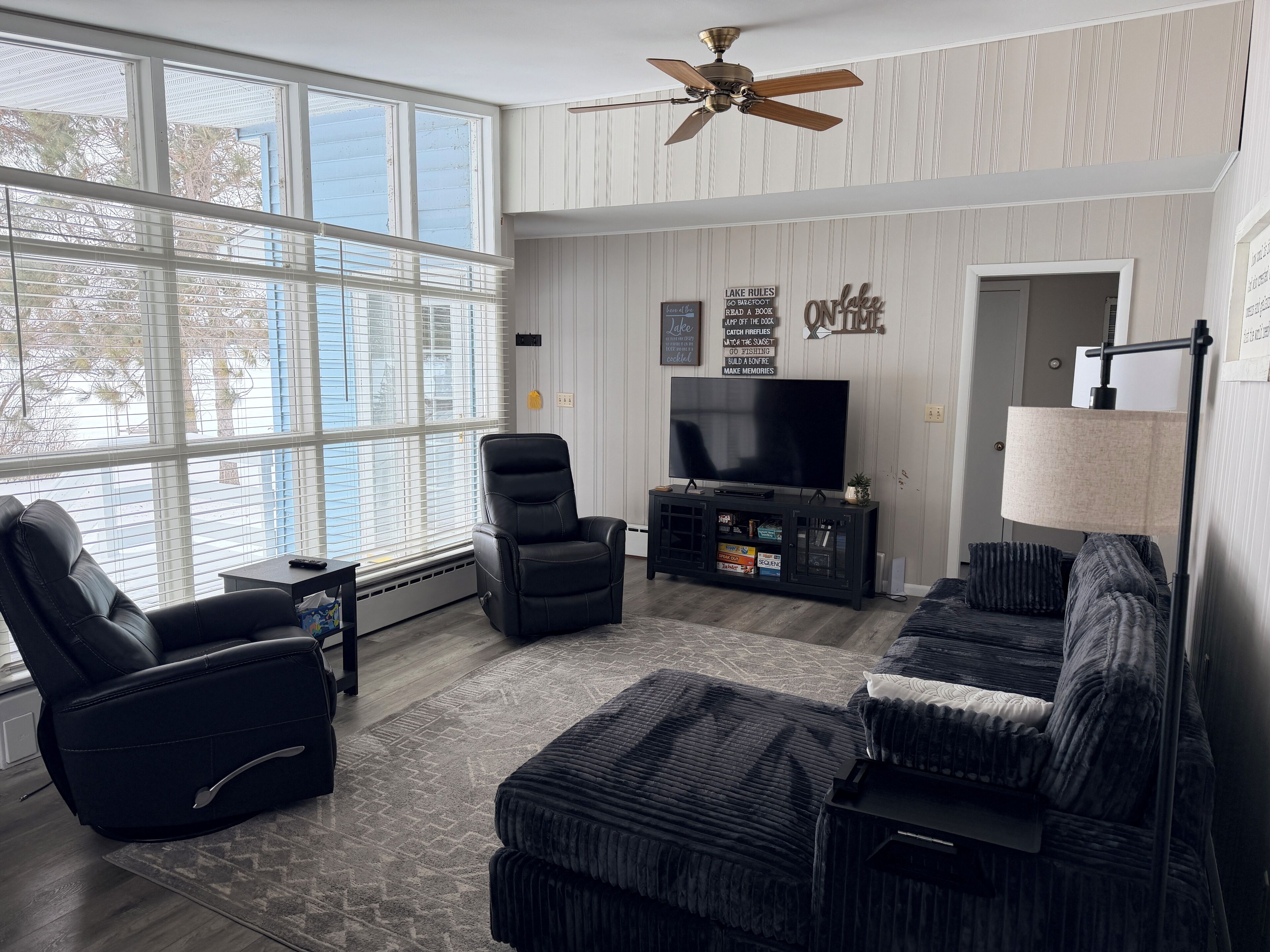 Cozy 3 Bedroom, 1 Bath Home On Beaver Dam Lake - Juneau, WI