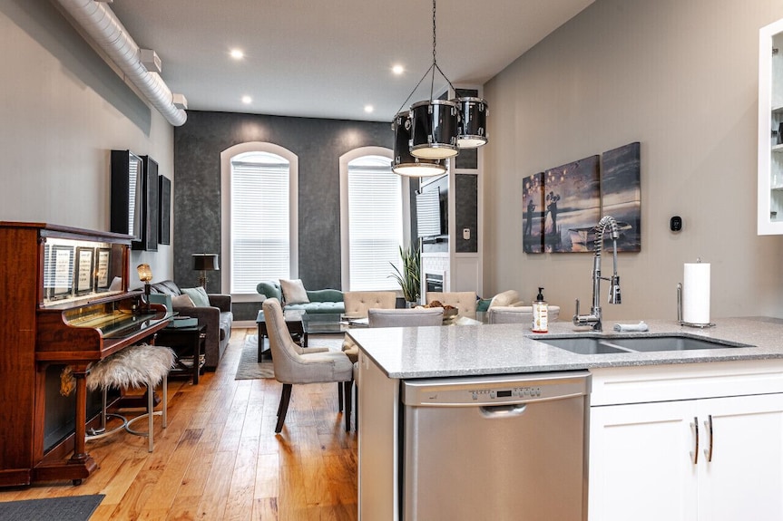 River Merchant Inn Heintzman Music Suite - Stratford