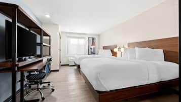 Suíte, 2 camas Queen, para não fumantes | Escrivaninha, Wi-Fi de cortesia, roupa de cama