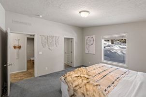 Casa | 3 quartos, edredões de penas, berço de viagem, Wi-fi grátis