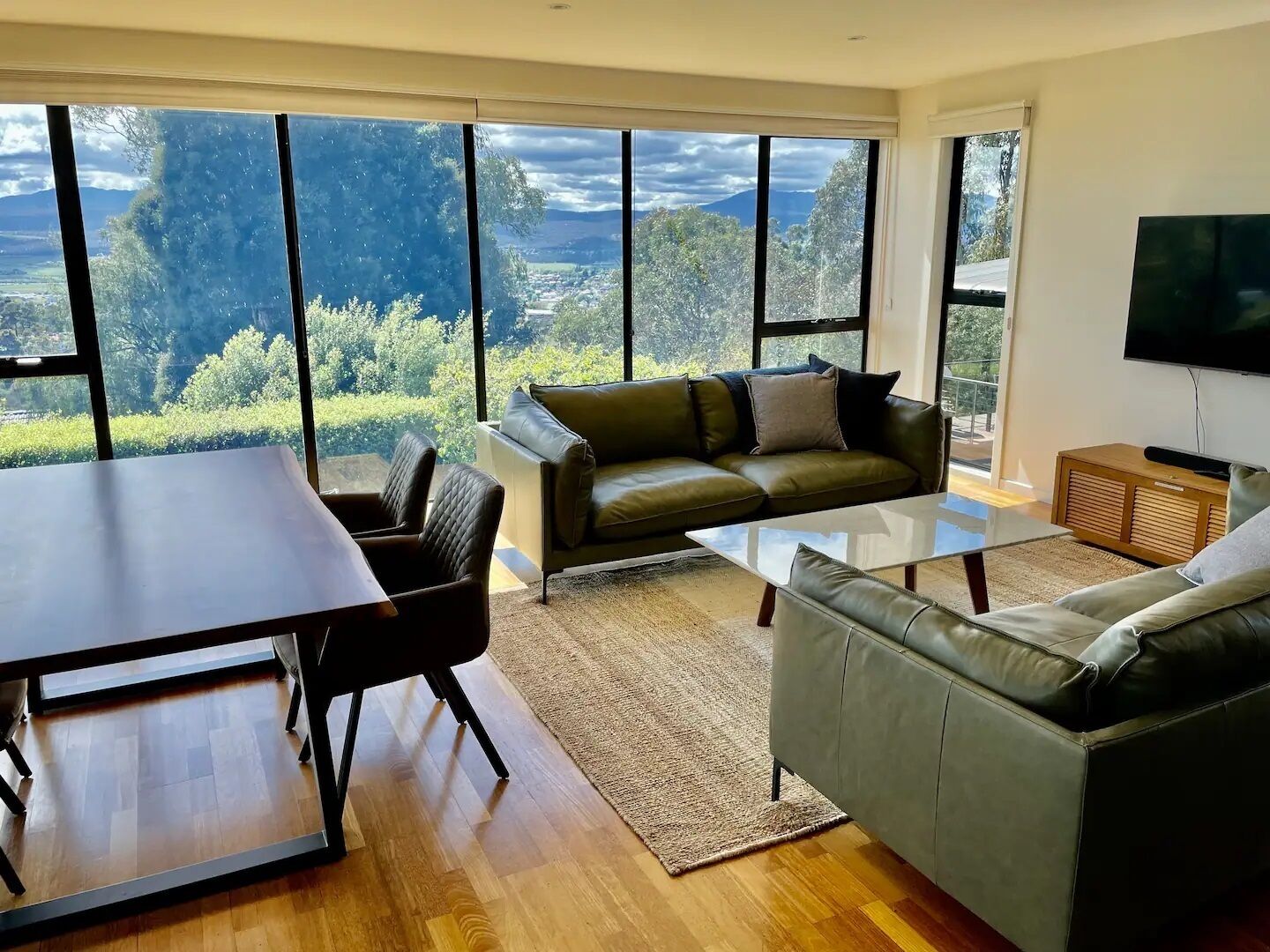 Cosy Home With Spectacular Views - Launceston