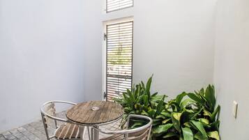 Apartamento, 1 quarto, para fumantes, varanda | Fachada