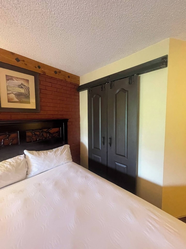 Familyfriendly Suite! Comes With Arcadegame Inside - Lake Kissimmee, FL
