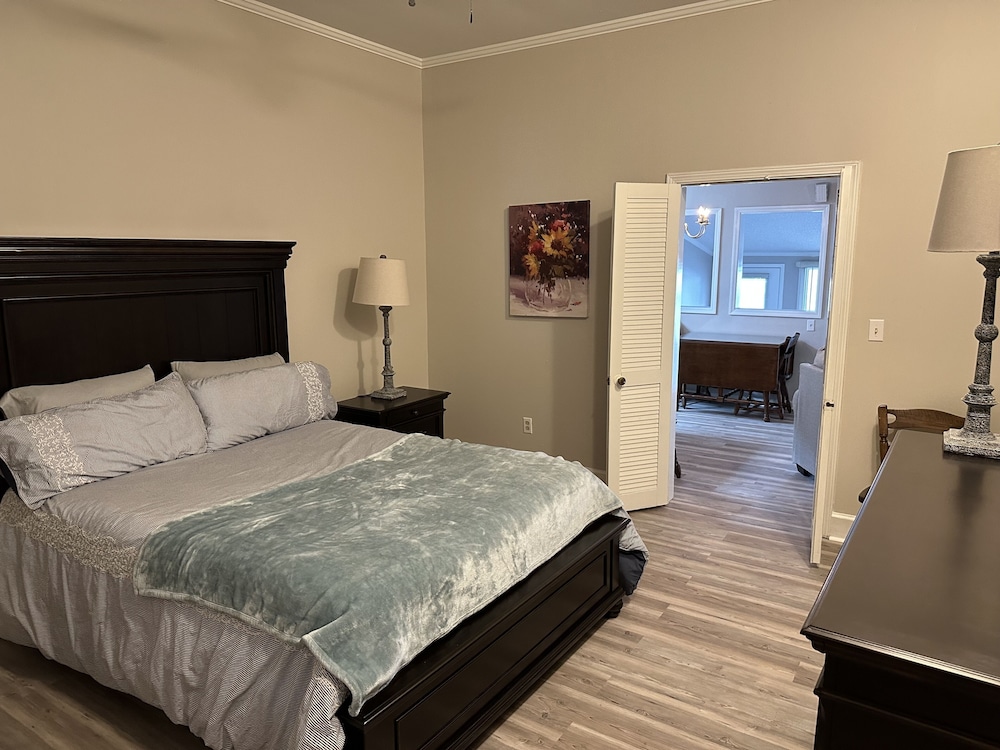 Remodeled Cozy 1Bed1Bath small town apartment. - Blakely | Vrbo