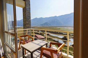 Quarto Duplo Deluxe, 1 quarto, vista para o lago | Varanda