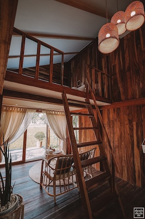 Casa com design assinado | Frigobar (abastecido com alguns itens grátis), Wi-Fi de cortesia
