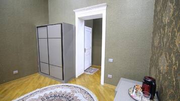 Quarto luxo, vista para a cidade | Roupas de cama premium, frigobar, individualmente decorados