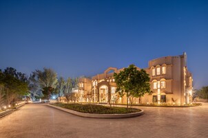 Fachada do alojamento (tarde/noite)