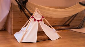 Quarto básico, 1 quarto (Lovely(Ensuite/Fire Pit/Pet-Friendly)) | Wi-Fi de cortesia