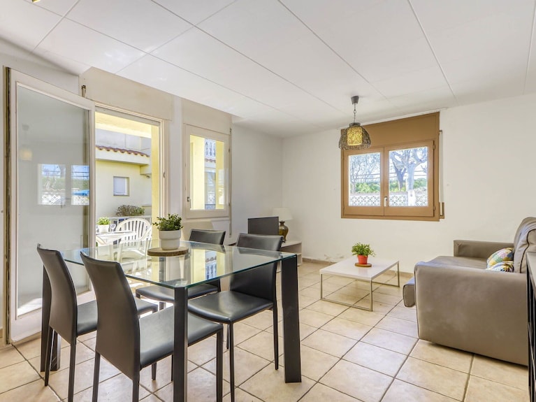 Agréable Appartement Pour 3 Personnes Avec Wifi, Piscine, Climatisation, Tv Et Terrasse - Castelló d'Empúries