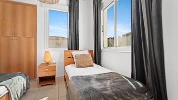 Vila | 2 quartos, Wi-Fi de cortesia, roupa de cama