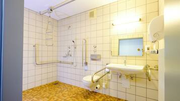 Quarto triplo básico | Banheiro