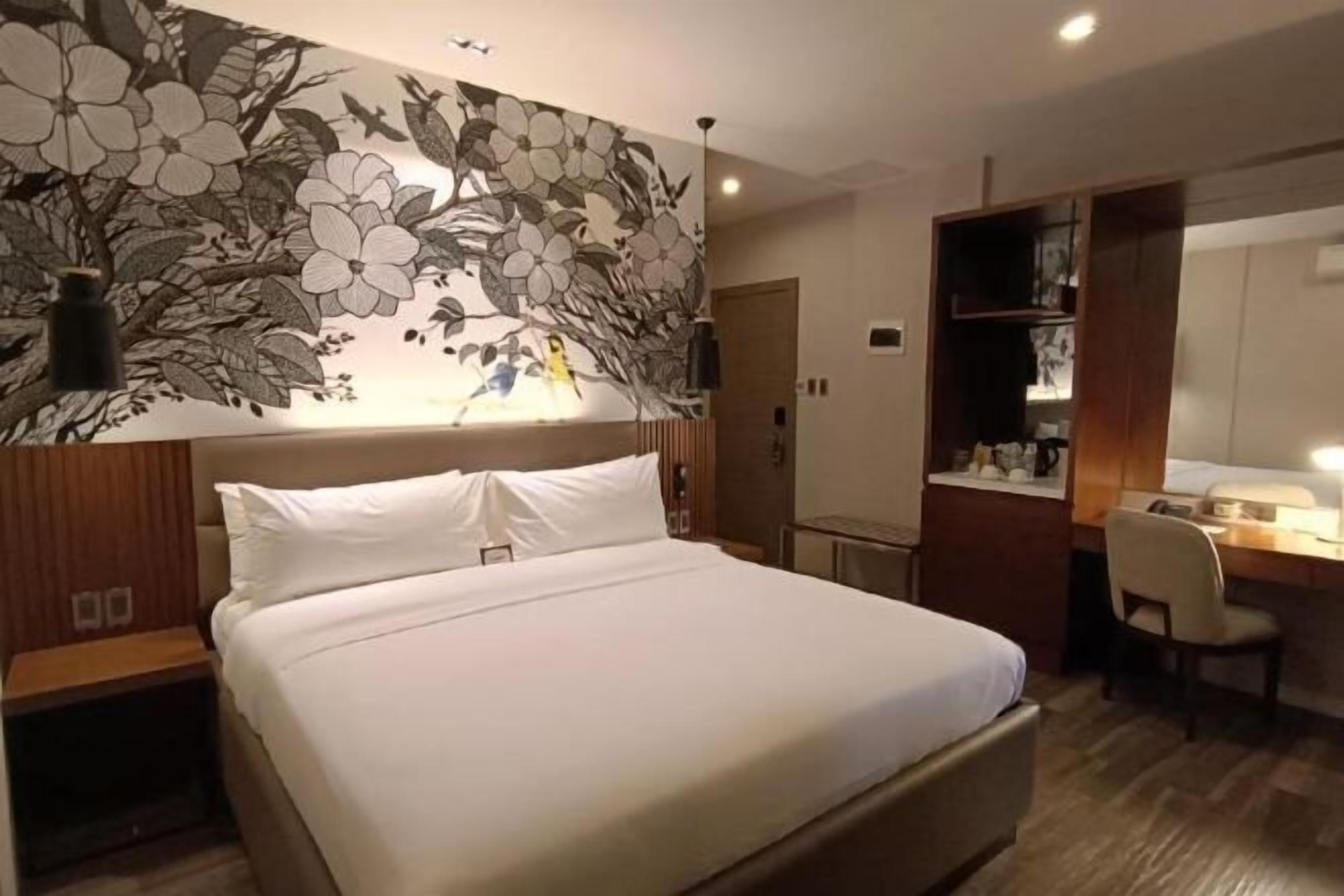 Cofres nos quartos, escrivaninha, espaço de trabalho para notebook