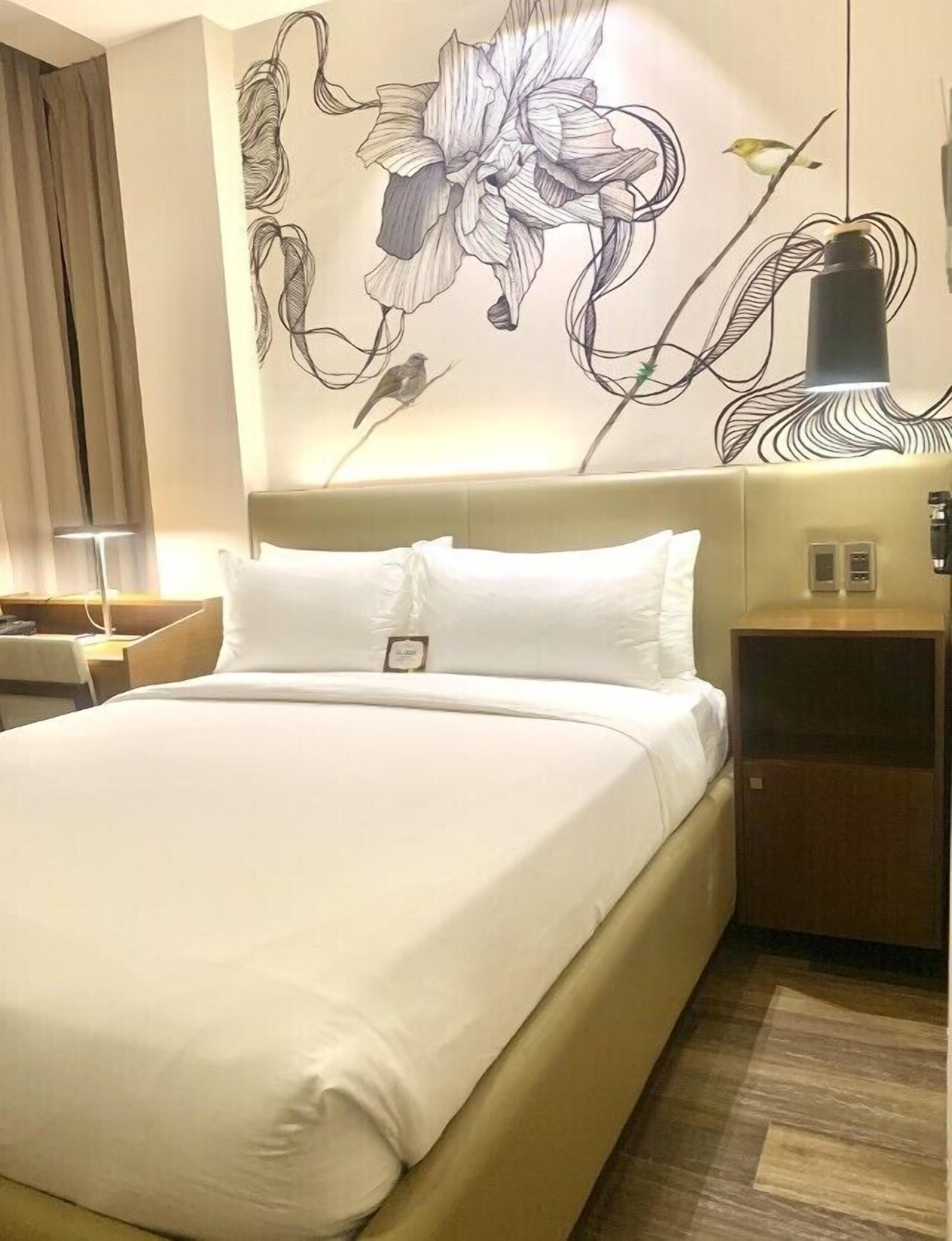 Cofres nos quartos, escrivaninha, espaço de trabalho para notebook