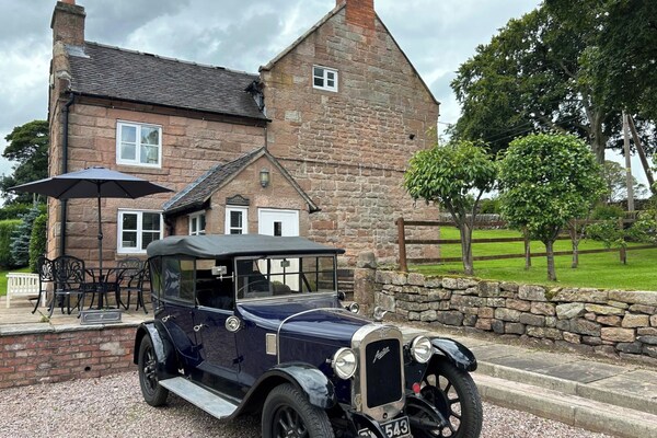 Farmhouse-sleeps 5-near Alton Towers/peak Dist - Staffordshire