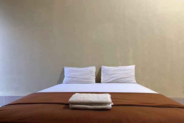 Hotel O Athirah Kost Near Permandian Wisata Istana Mappala - South Sulawesi