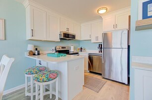 Condo, 1 quarto | Cozinha privada | Geladeira, fogão, cafeteira/chaleira