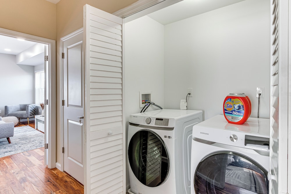 Luxe Newark Retreat W/ Rooftop Deck: Pets Welcome! - New York City