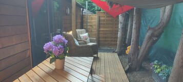 Cabana premium, 2 camas de solteiro, cozinha americana, no jardim | Terraço/pátio