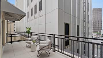 Condo premium, 4 quartos, varanda, vista para a cidade | Terraço/pátio