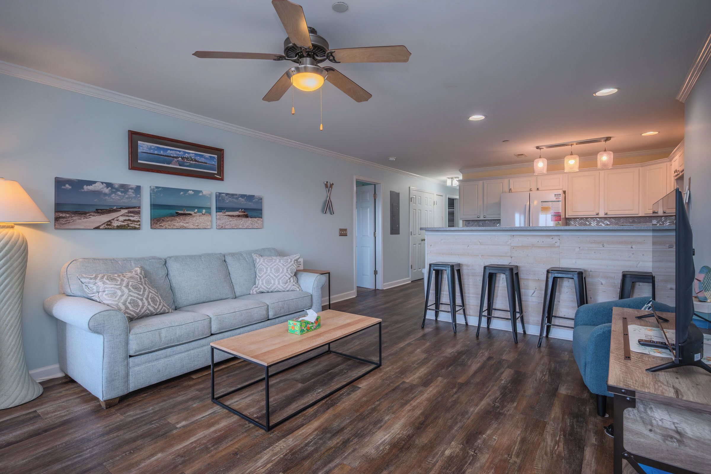 My Favorite Seascape: Cozy Condo Steps Away From Sea - Oak Island, NC