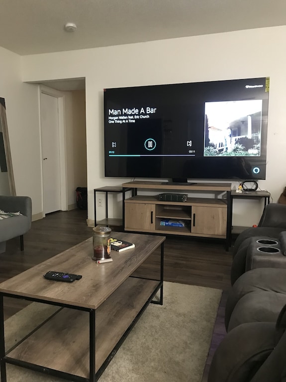 Large Modern Smart House, Voice Controlled - Bloomington, IN