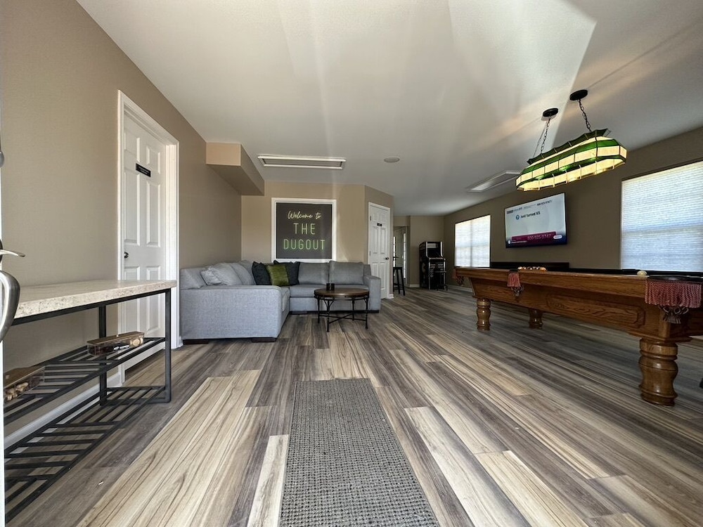 The Dugout
Family-friendly Baseball Themed House, 20 Miles From Downtown Cincy - Bethel, OH