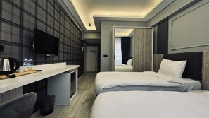 Quarto Standard, 1 cama queen-size | Roupa de alta qualidade, minibar, cofre com capacidade para portátil 