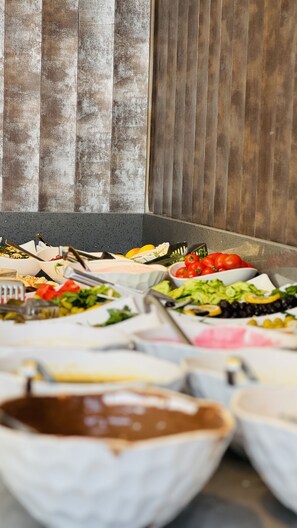 Pequeno-almoço tipo buffet diário incluído 