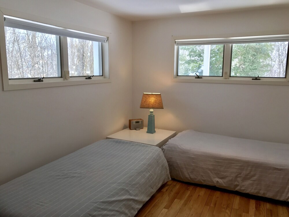 Amagansett house pool & tennis court. Walk train/jitney. Bike ocean/bay ...