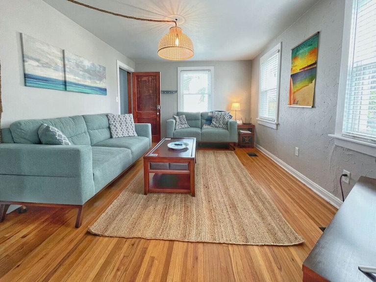 Downstairs Unit - 4 Blocks To The Beach, Restaurants & Bars - Jacksonville Beach, FL
