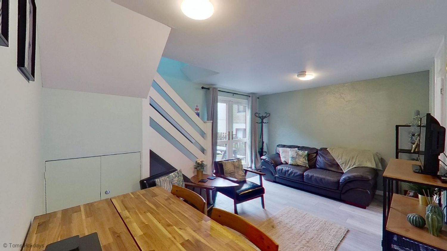 Offering Comfortable Living Space For Up To Four Guests Within The Leafy Grounds Of Tolroy Manor - Helston