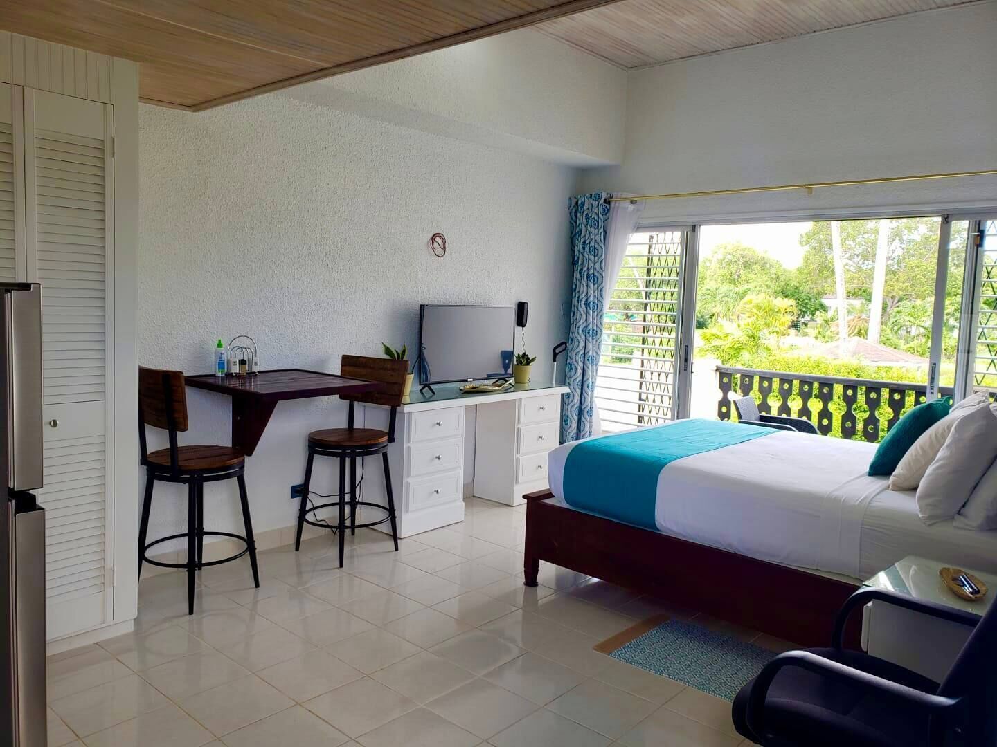 Peaceful Intensely Clean Unit Overlooking Tropical Gardens And Golf Course - Bridgetown