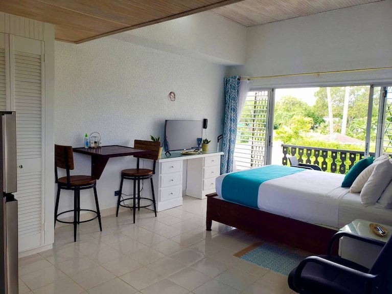 Peaceful Intensely Clean Unit Overlooking Tropical Gardens And Golf Course - Bridgetown