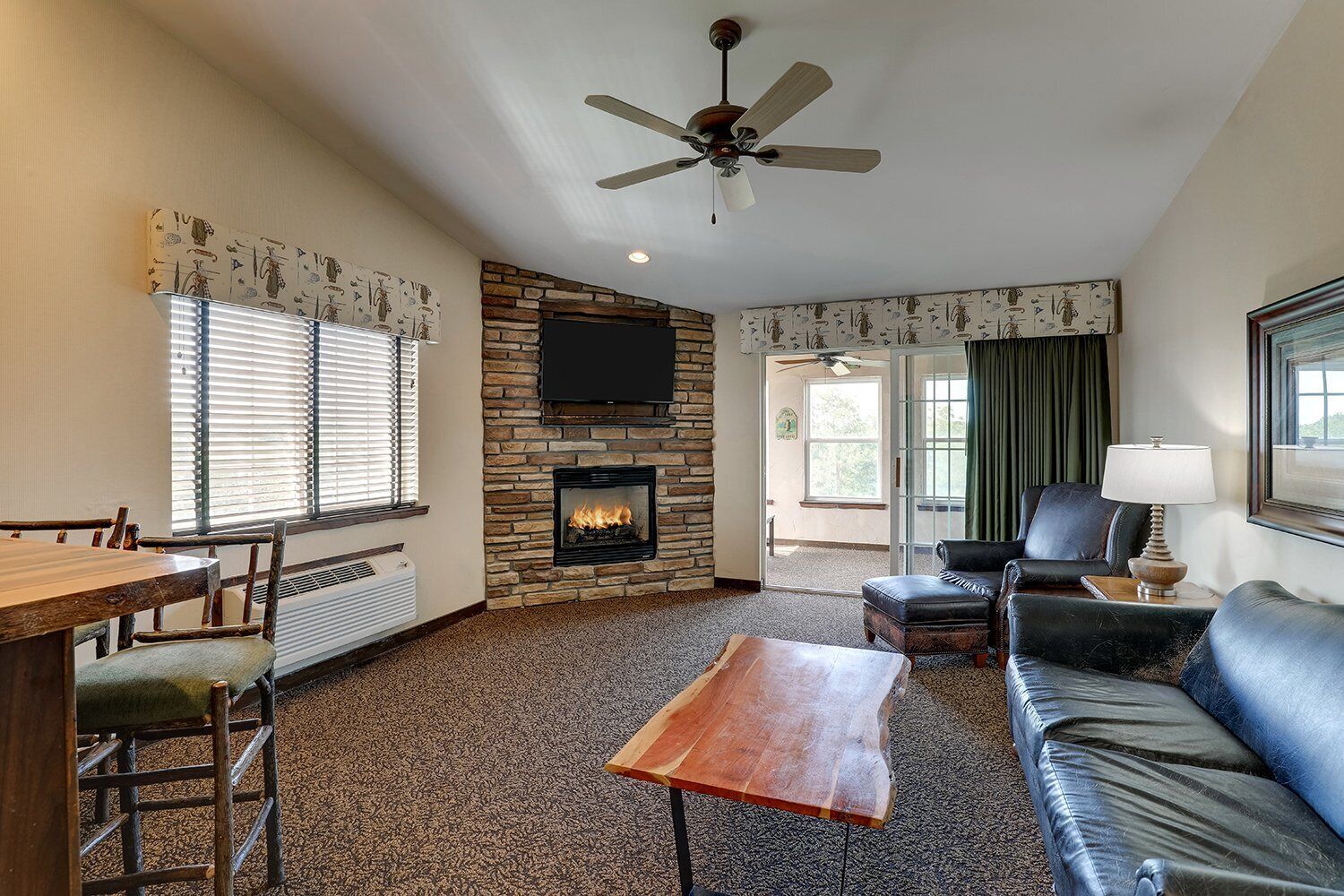 Premier Suite W/ Whirlpool And Fireplace! Stoney Creek Columbia, Pool - Columbia, MO