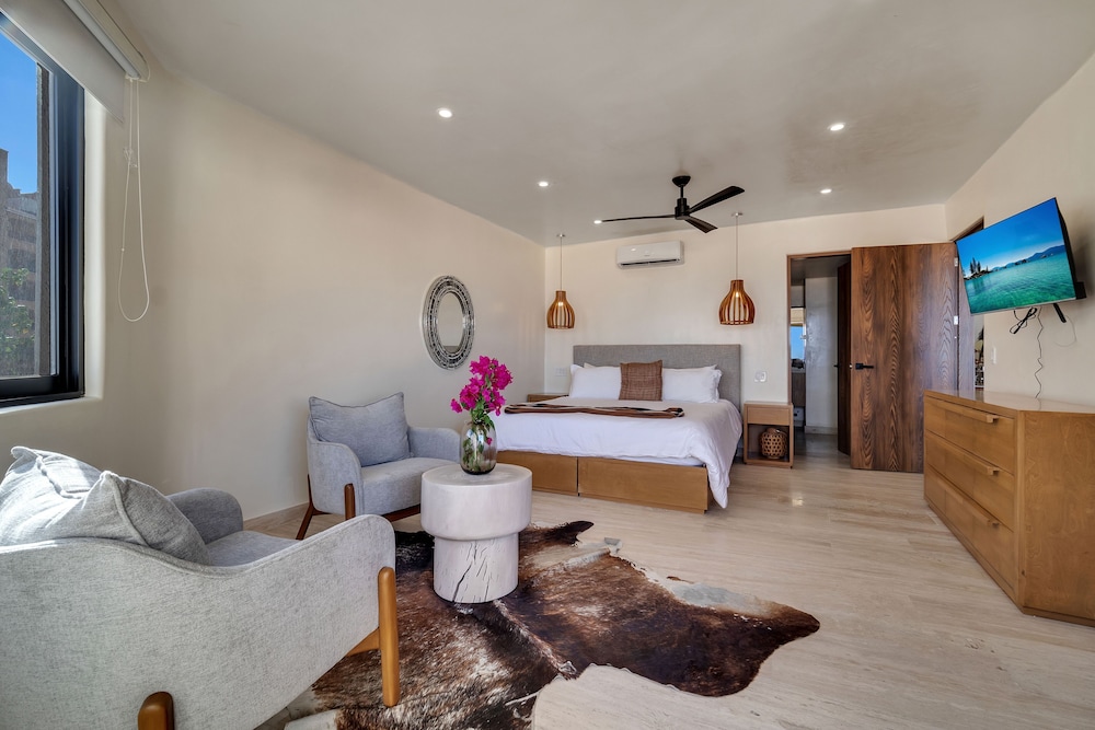 "New Listing" Fully Renovated 3 Bedroom Condo In Terrasol Beach Resort - 카보산루카스