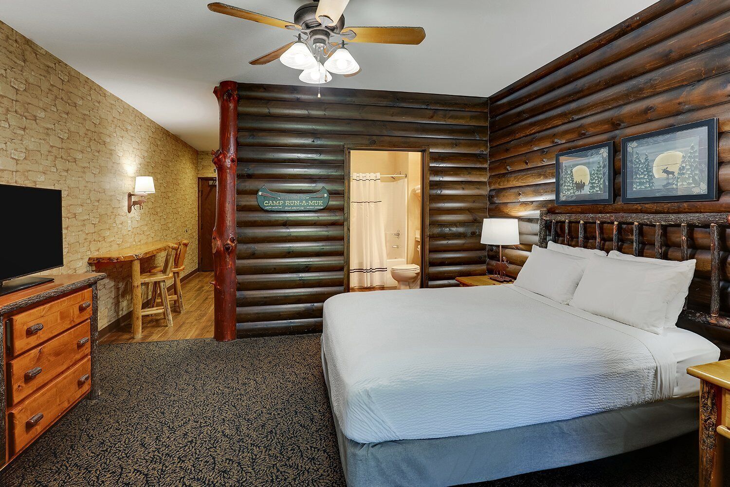 Expanded Queen With Kitchenette & Closet! Stoney Creek Columbia - Columbia, MO