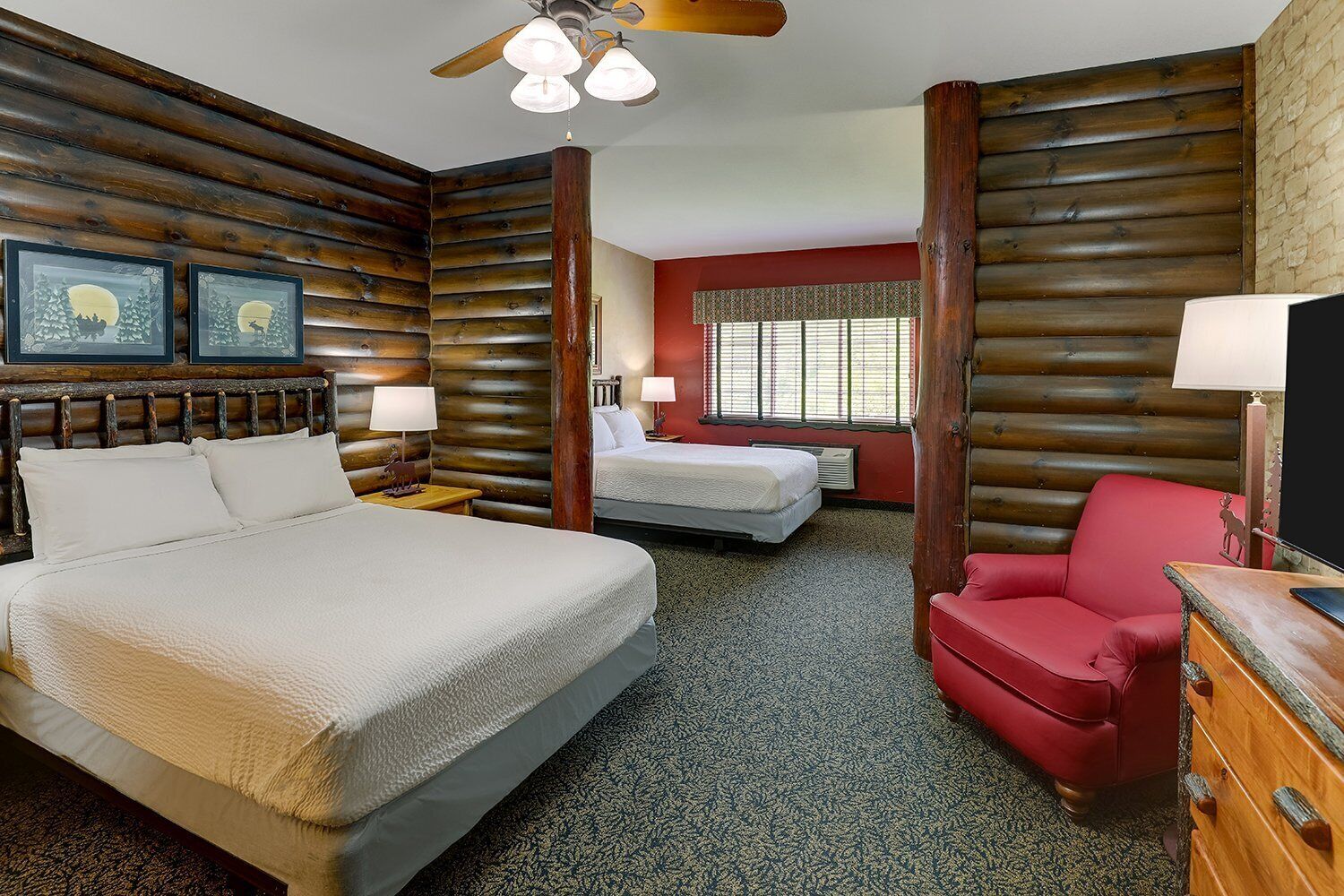 Columbia's Rustic Haven W/ Lodge-themed Rooms & On-site Bar | 2 Units - 