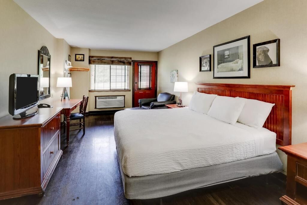 Deluxe King Bed With Private Balcony! Stoney Creek Columbia, Parking - Columbia, MO