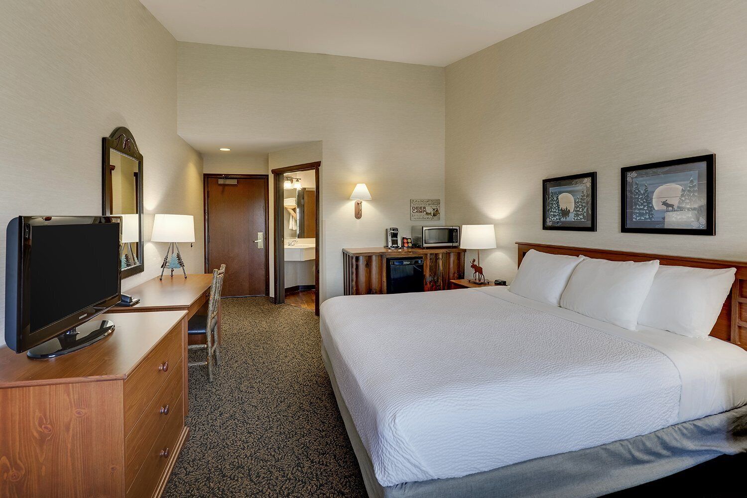 Indulge In Columbia's Rustic-charm Suites With Heated Pools & Bar - Columbia, MO