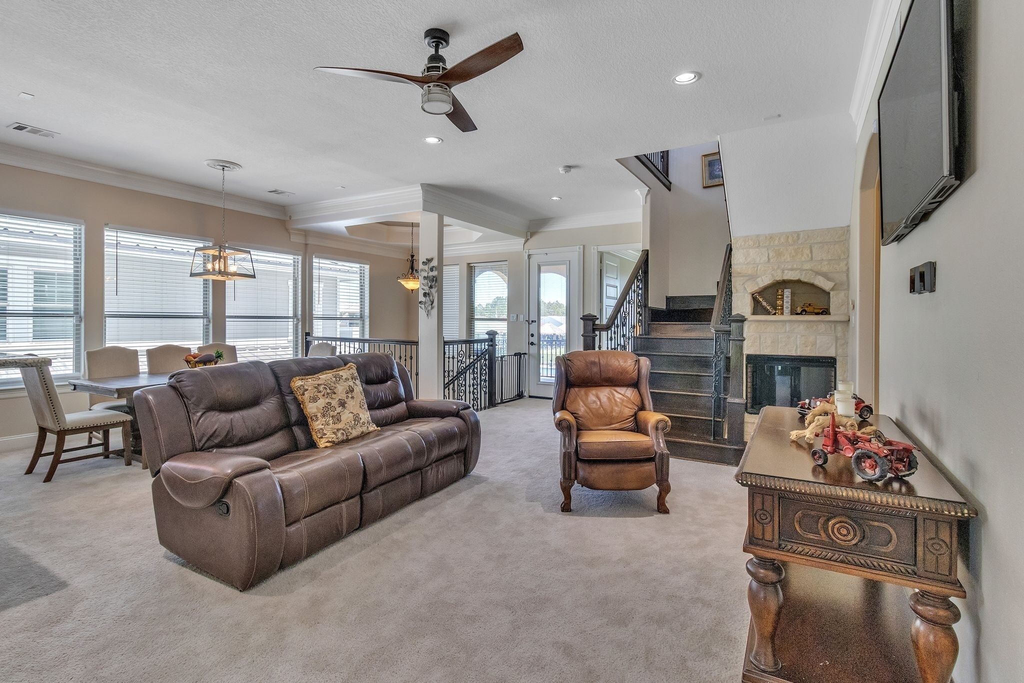 Charming 2 Story Retreat By Redawning - Texas City, TX