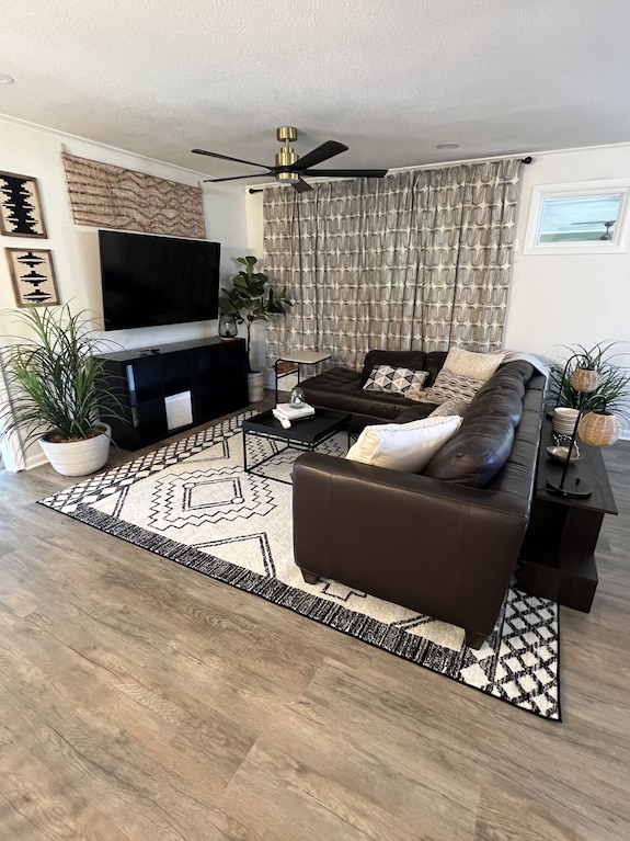 Lakefront Fish Camp & Farm View- Kayak, Paddleboard , Firepit, Fishing & Dock ! - Lake Norman, NC