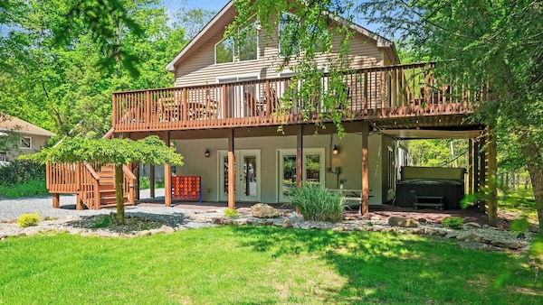 Mews Mountain House By Avantstay Walk To Beach, Hot Tub, Game Room - Pennsylvania