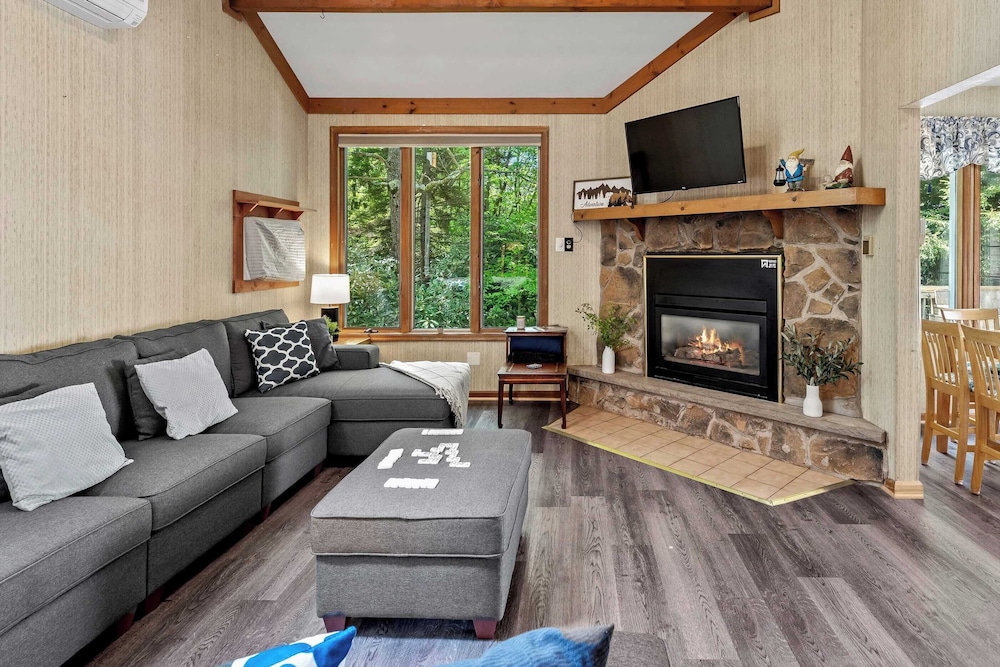 Harmony Ridge By Avantstay Fireplace, Large Deck & Forest Views - Albrightsville, PA